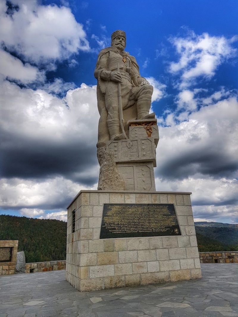 Българският Стоунхендж и паметникът на Вълчан Войвода в с. Раювци